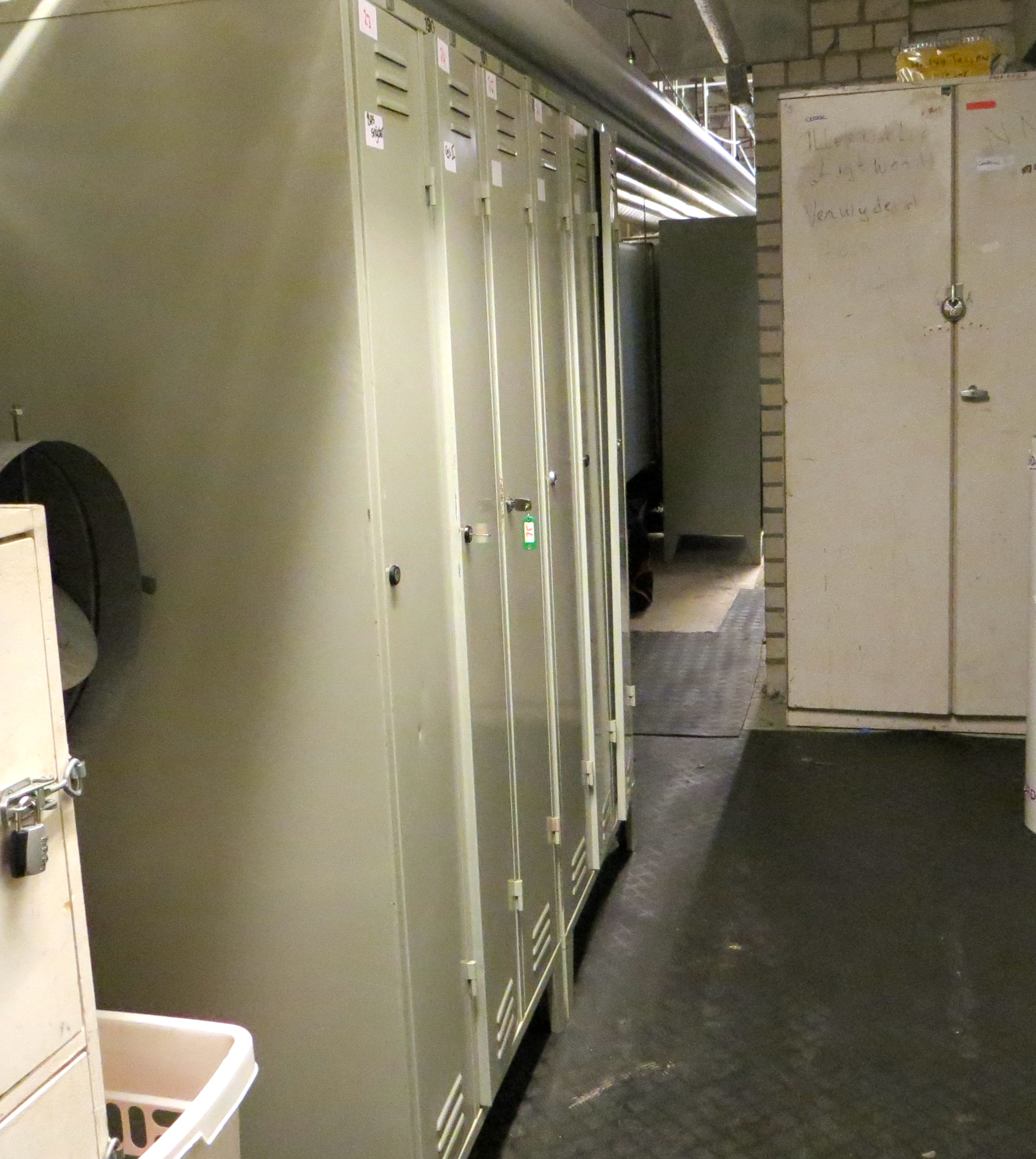 Er zijn nog enkele Lockers te huur voor €. 15,- per seizoen, aanvragen ...